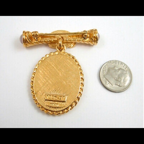 Avon | Jewelry | Vintage Presidential Club Brooch | Poshmark